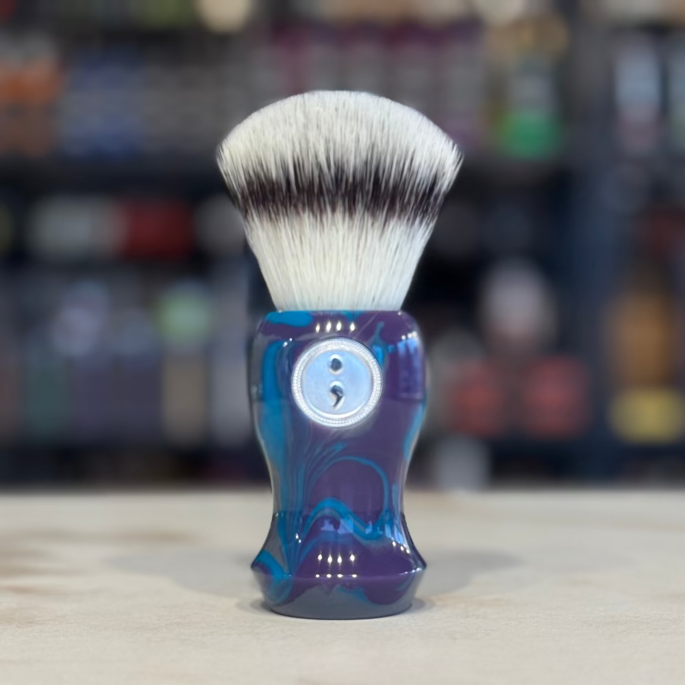 Never Alone 5 - #1 - 26mm Knot - Resin Handle | The Razor Company