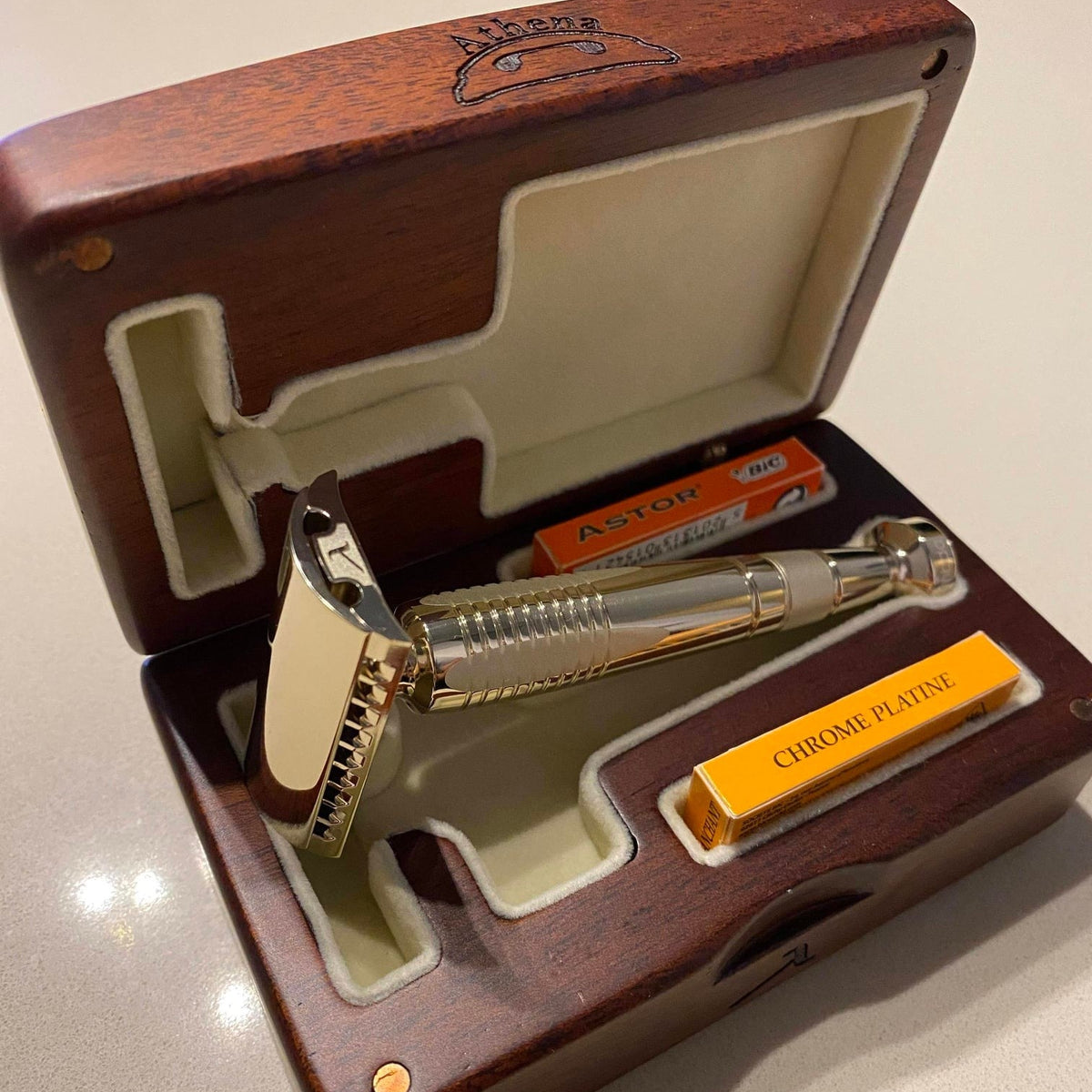 Lambda – The Razor Company